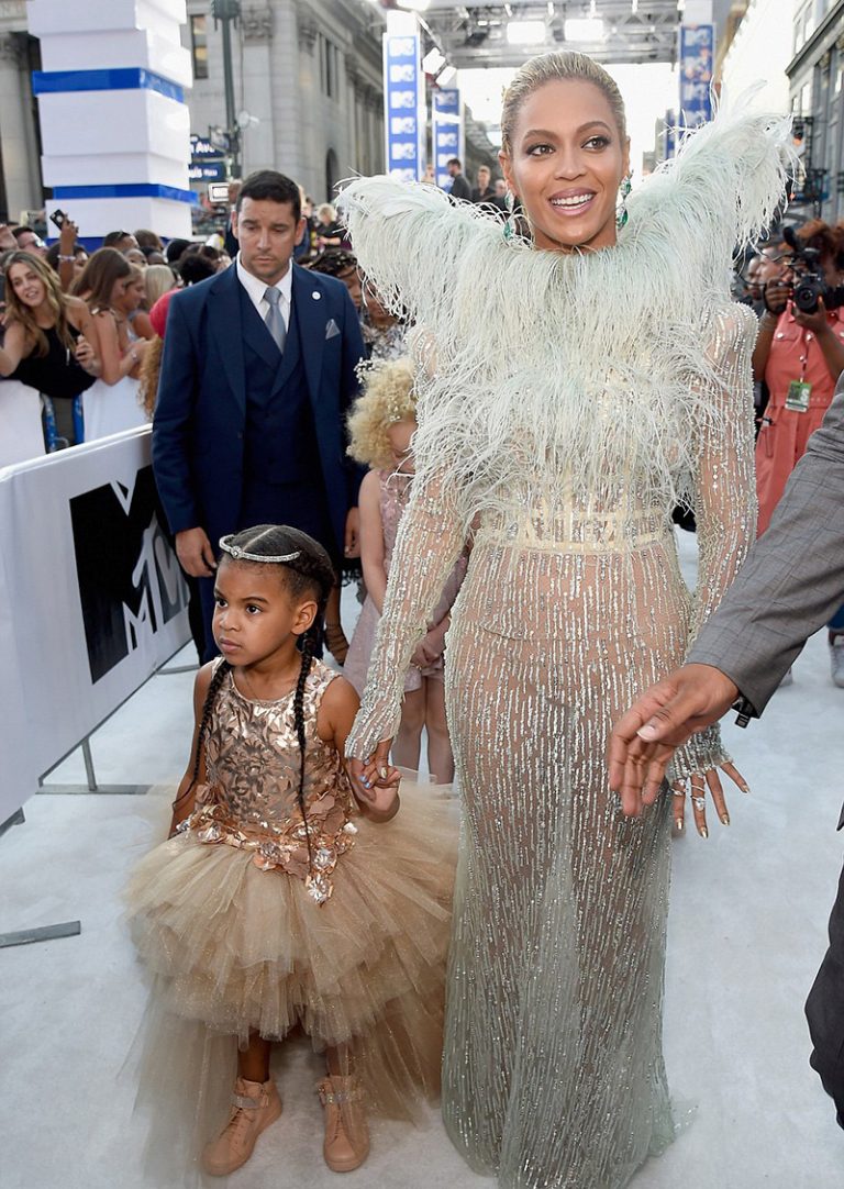 Beyoncé and Blue Ivy Slayed the 2016 MTV Video Music Awards Red Carpet ...